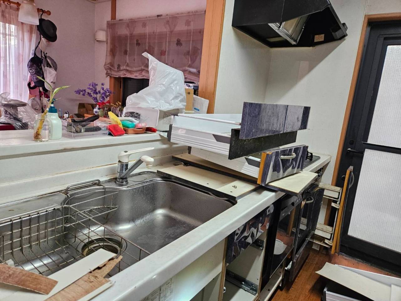 横須賀市リフォーム キッチン交換工事 | 施工事例【ブログ】 | 横須賀市でリフォーム・雨漏り・屋根修理なら株式会社TKGK