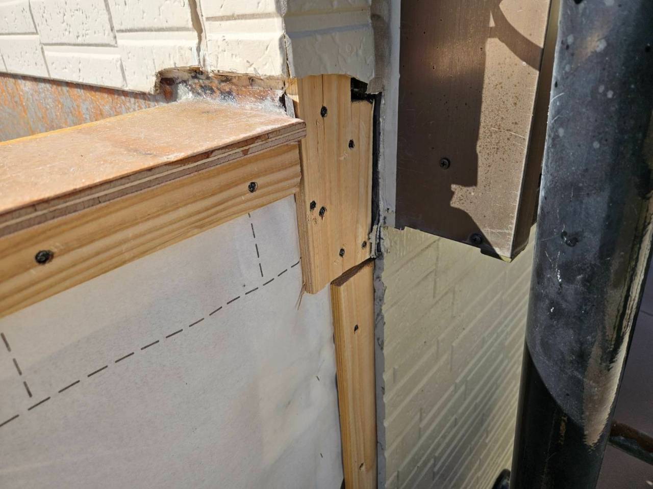 横須賀市リフォーム サイディング張り工事 | 施工事例【ブログ】 | 横須賀市でリフォーム・雨漏り・屋根修理なら株式会社TKGK